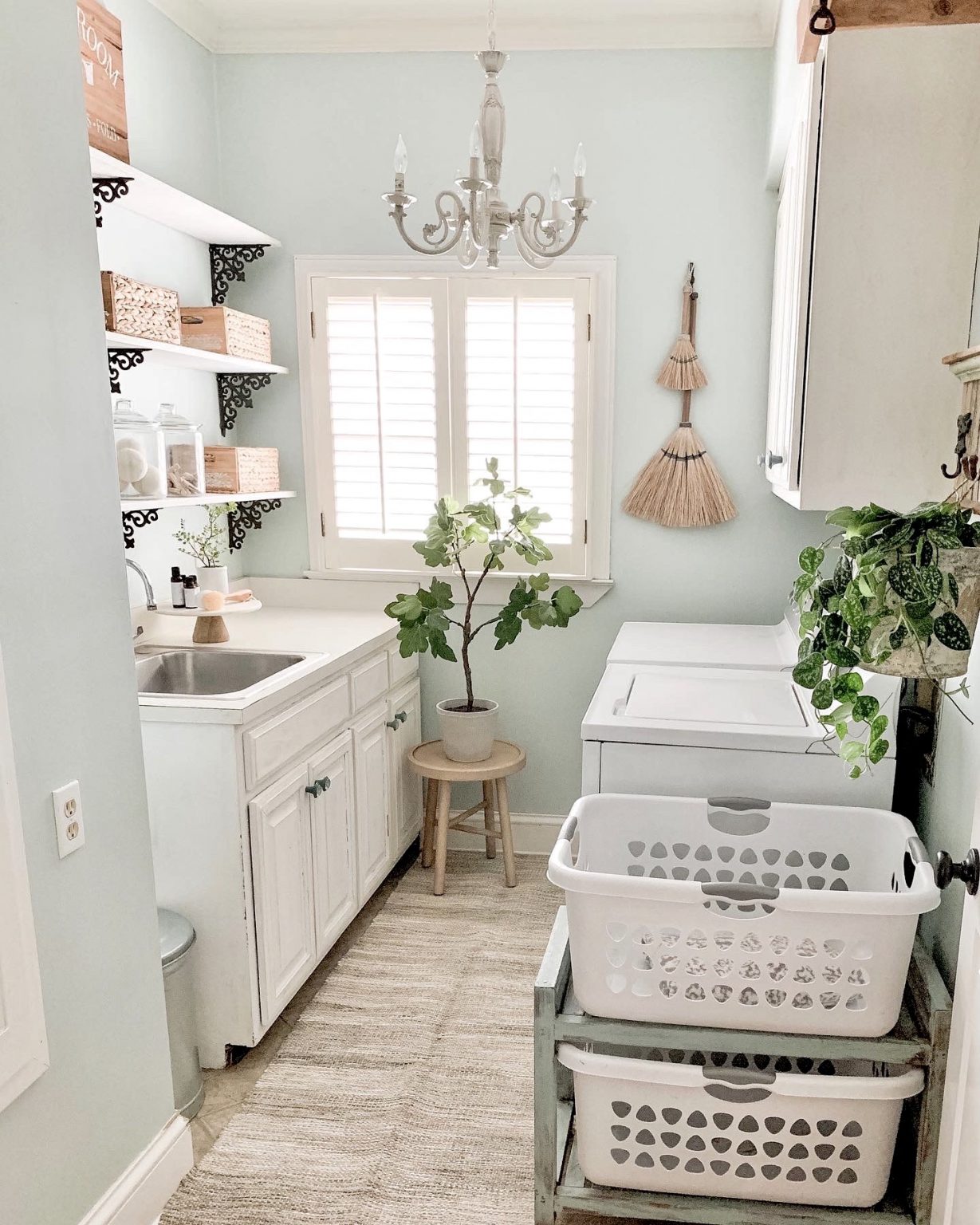 6 Budget Friendly Ways To Update Your Dated Laundry Room | Bless This Nest