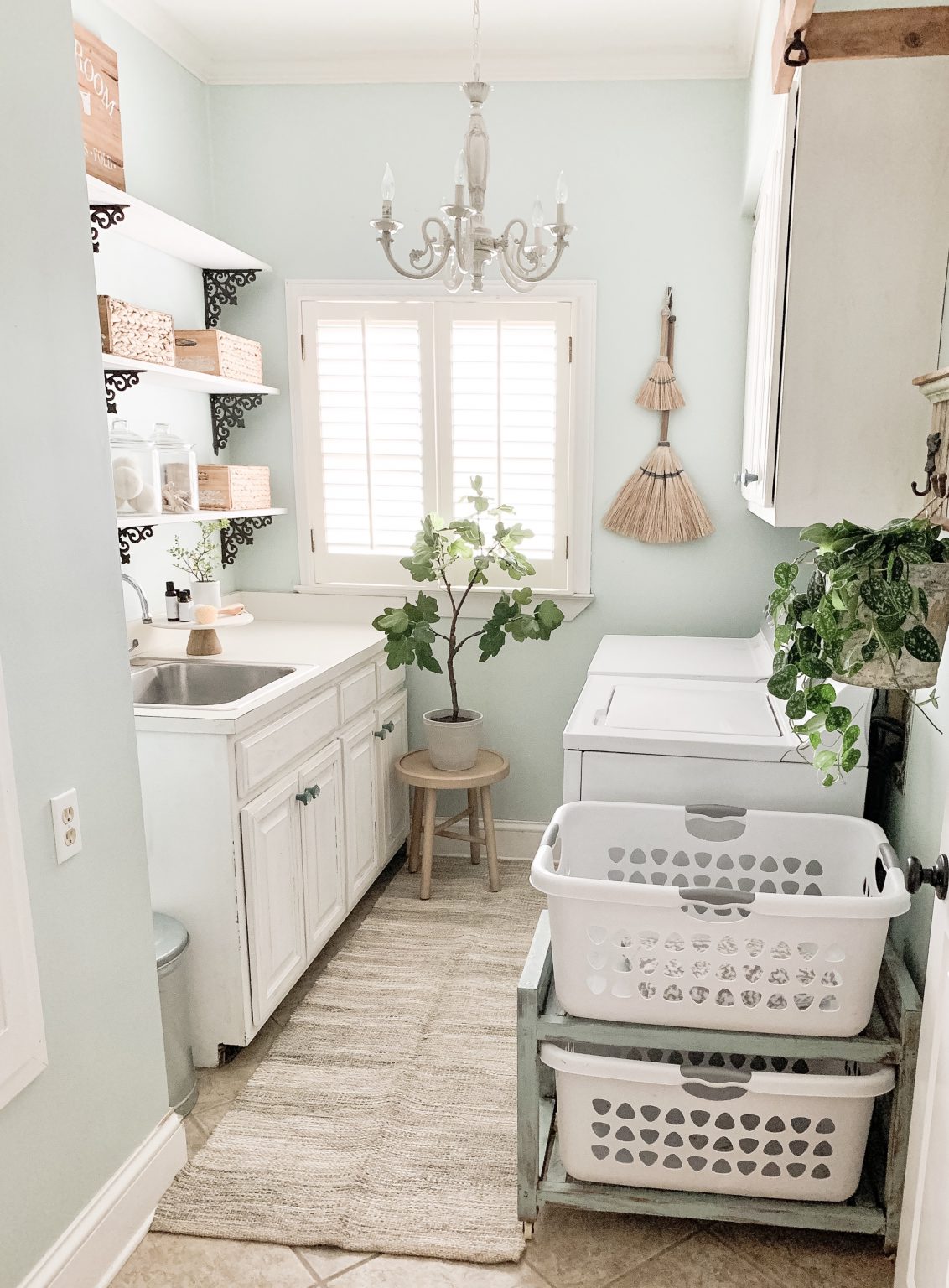 6 Budget Friendly Ways To Update Your Dated Laundry Room | Bless This Nest