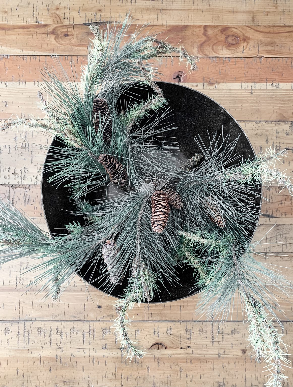 How to Create a Minimalistic Christmas Table Centerpiece | Bless This Nest